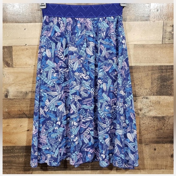 LuLaRoe | Skirts | Lularoe Small Lola Navy Feather Print Skirt Blue ...